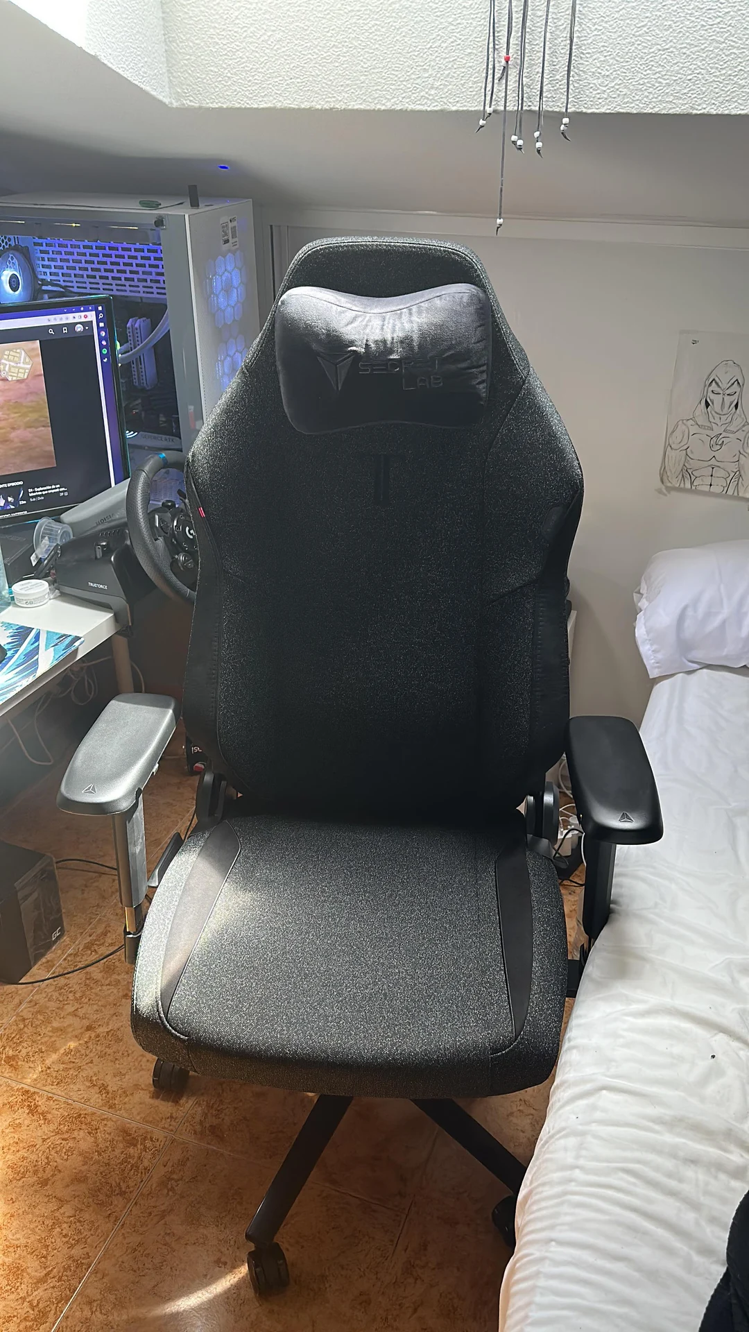 Secretlab | Scrolller