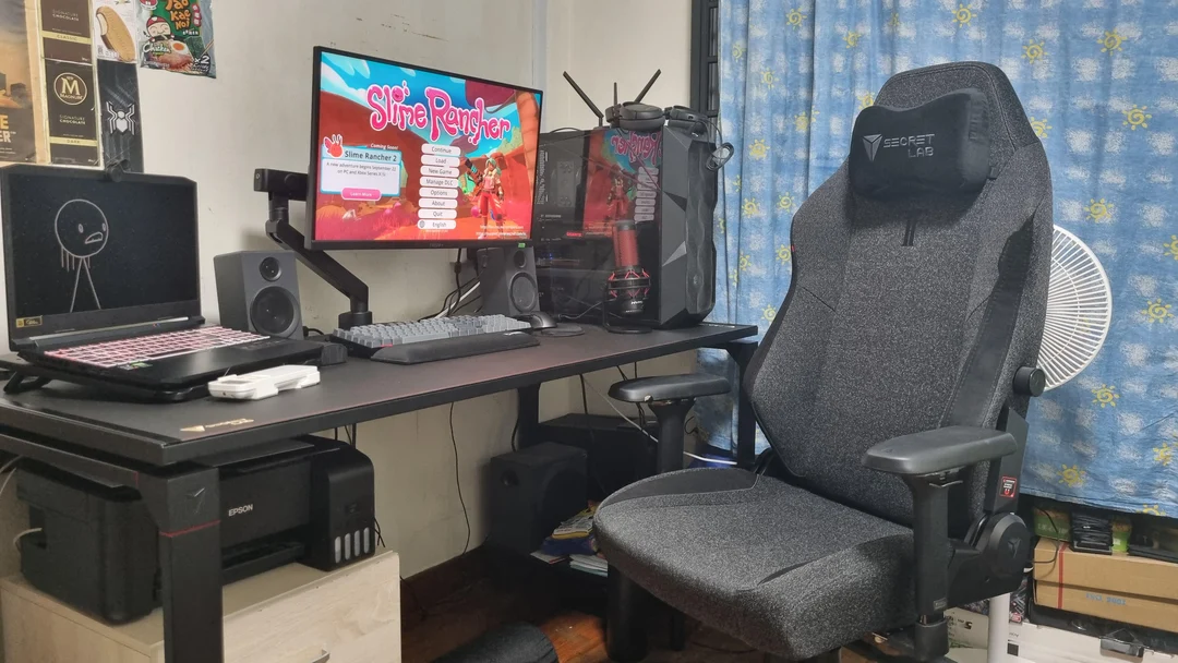 Please ignore my cable management #Secretlab | Scrolller