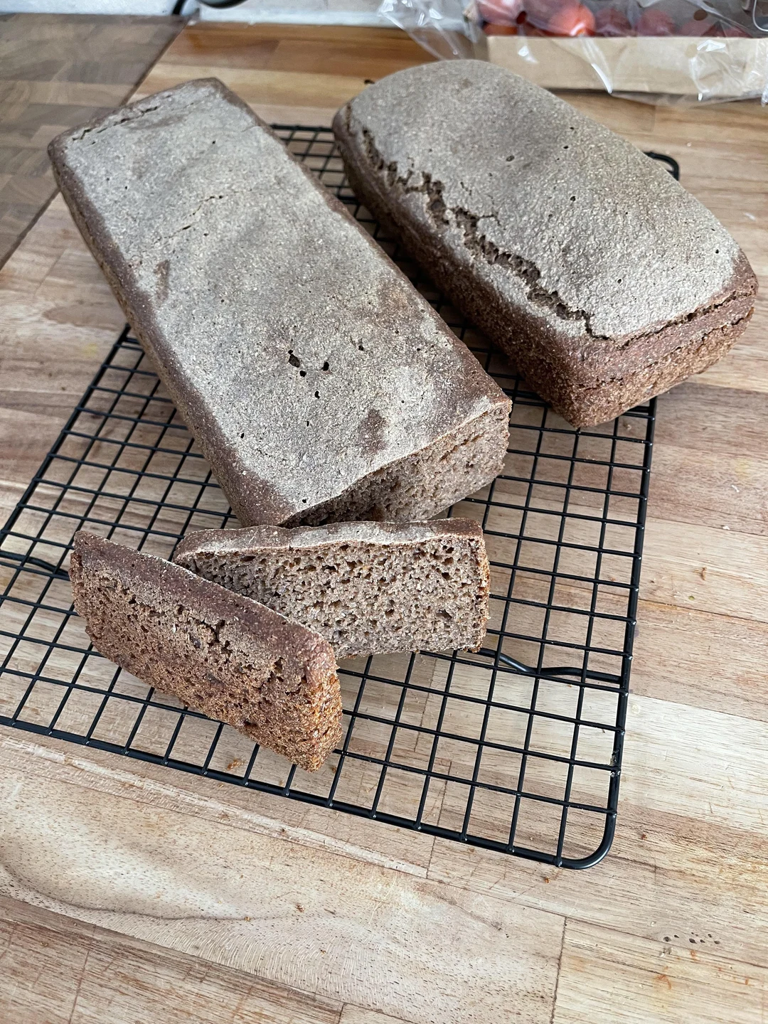 First time I tried my hands at sourdough rye bread with malt, happy with the result! | Scrolller