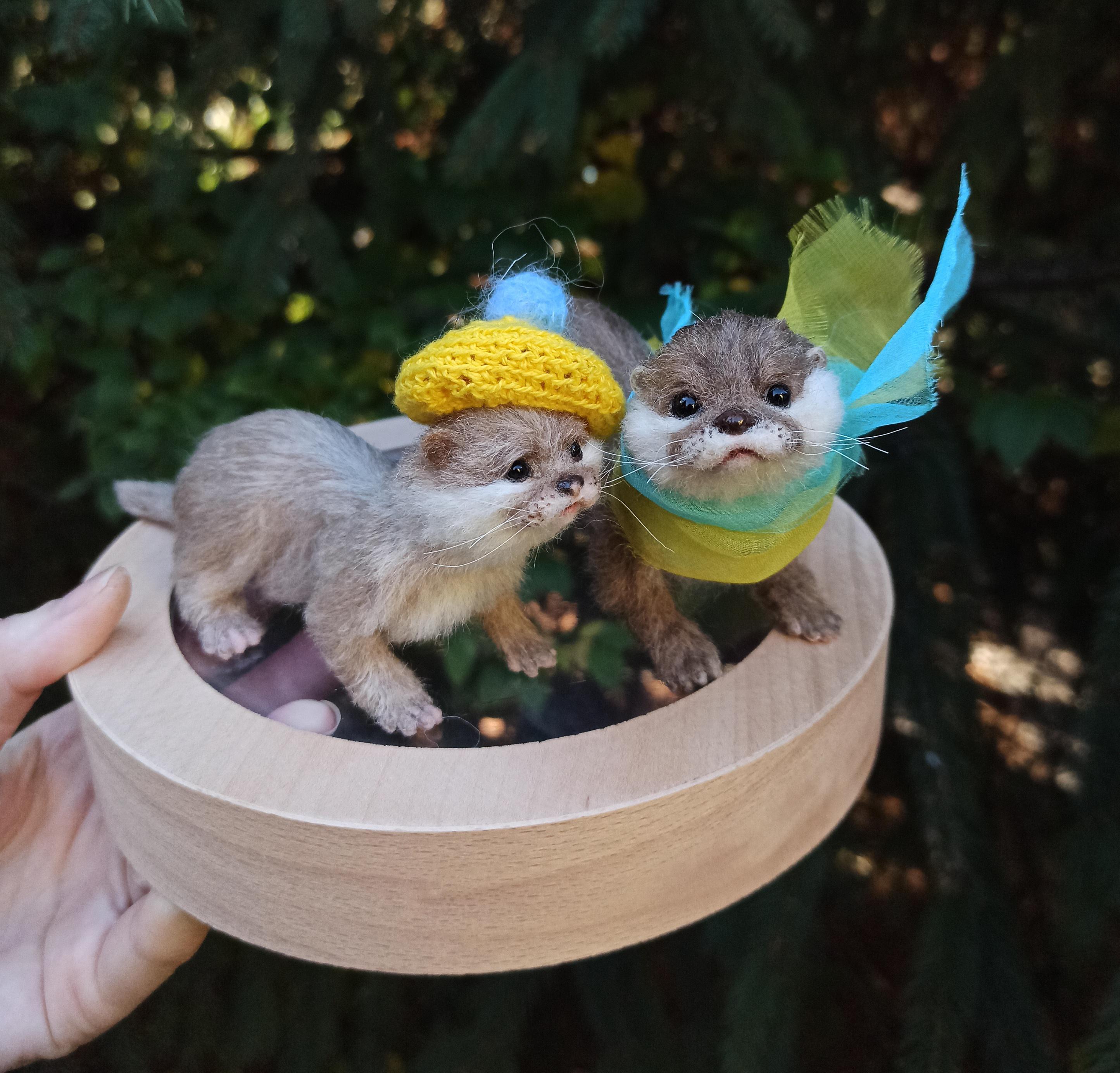 [OC] Made a needle felted miniature of an otter :) | Scrolller