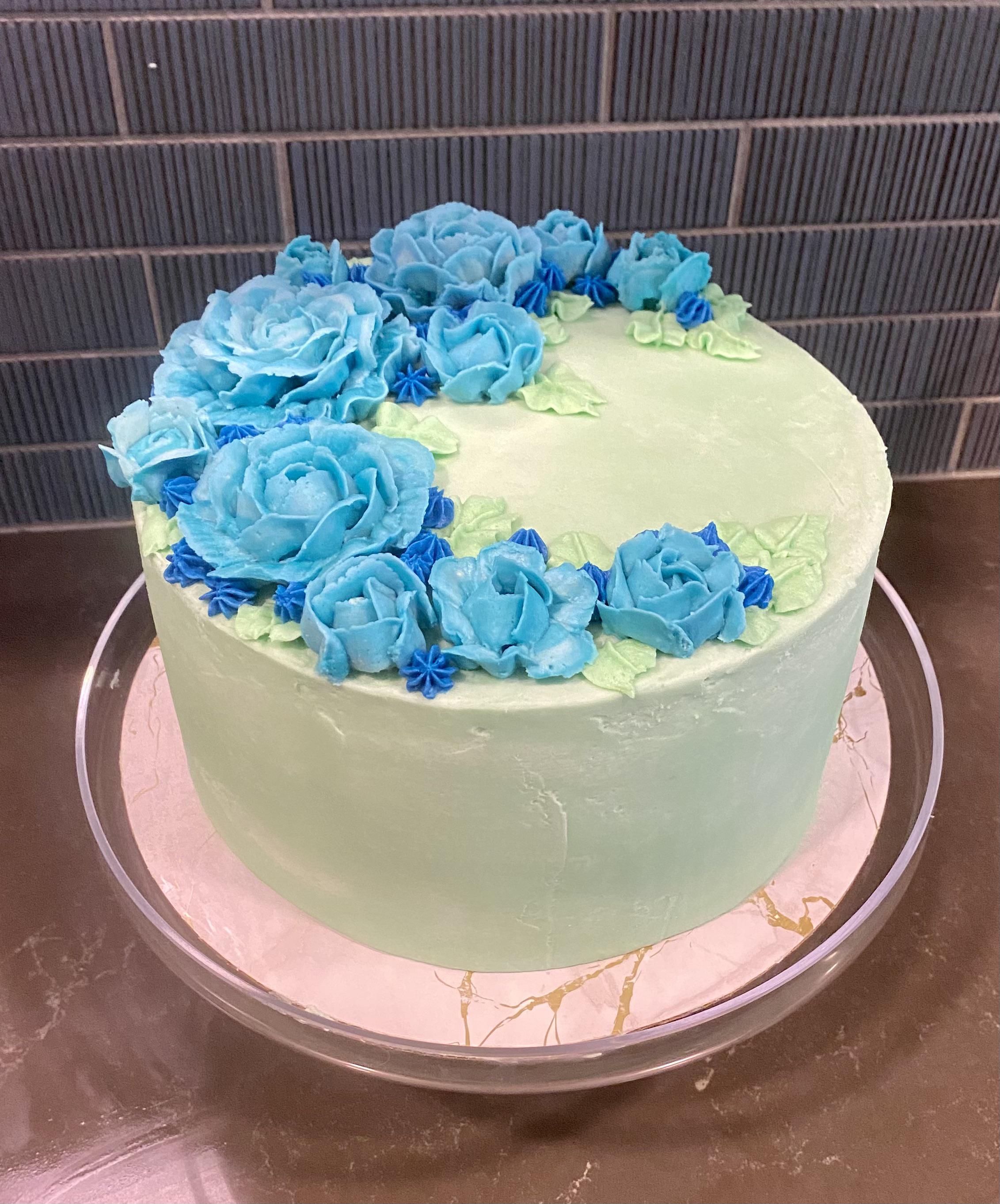 [homemade] Vanilla Cake with Vanilla Almond Buttercream | Scrolller