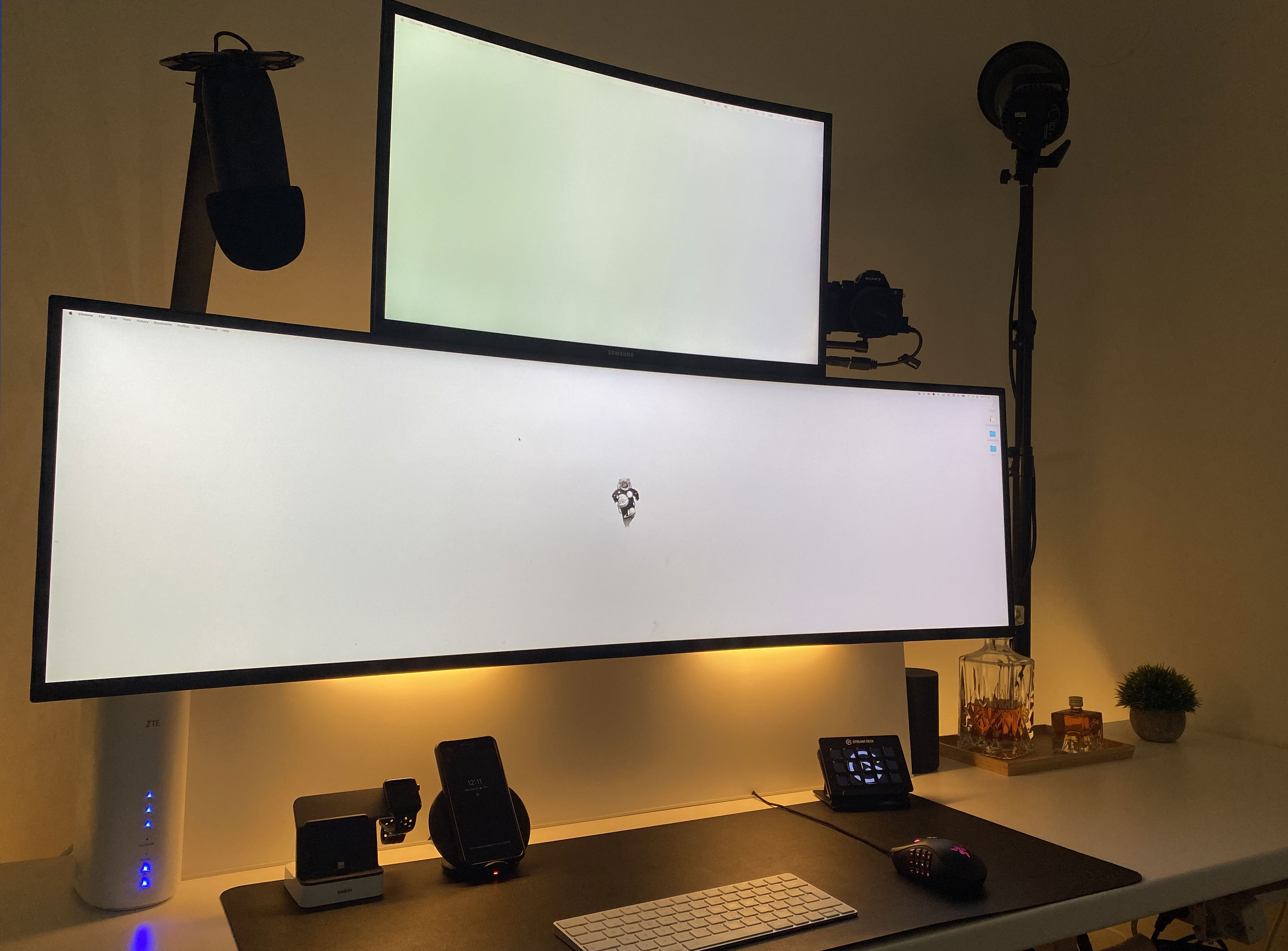 Minimal macbook pro office setup :) | Scrolller