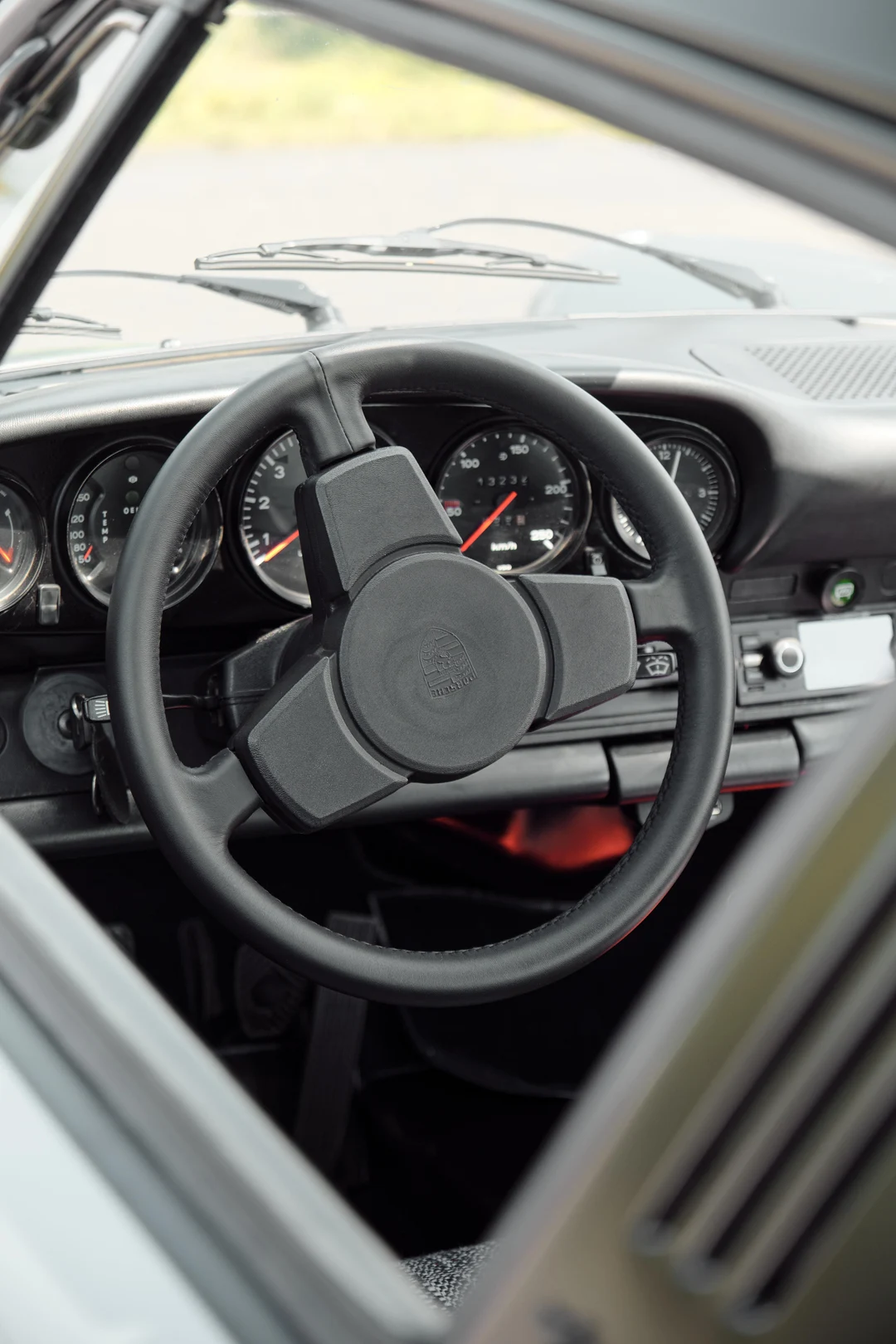 Porsche 930 Interior [4160x6240] | Scrolller