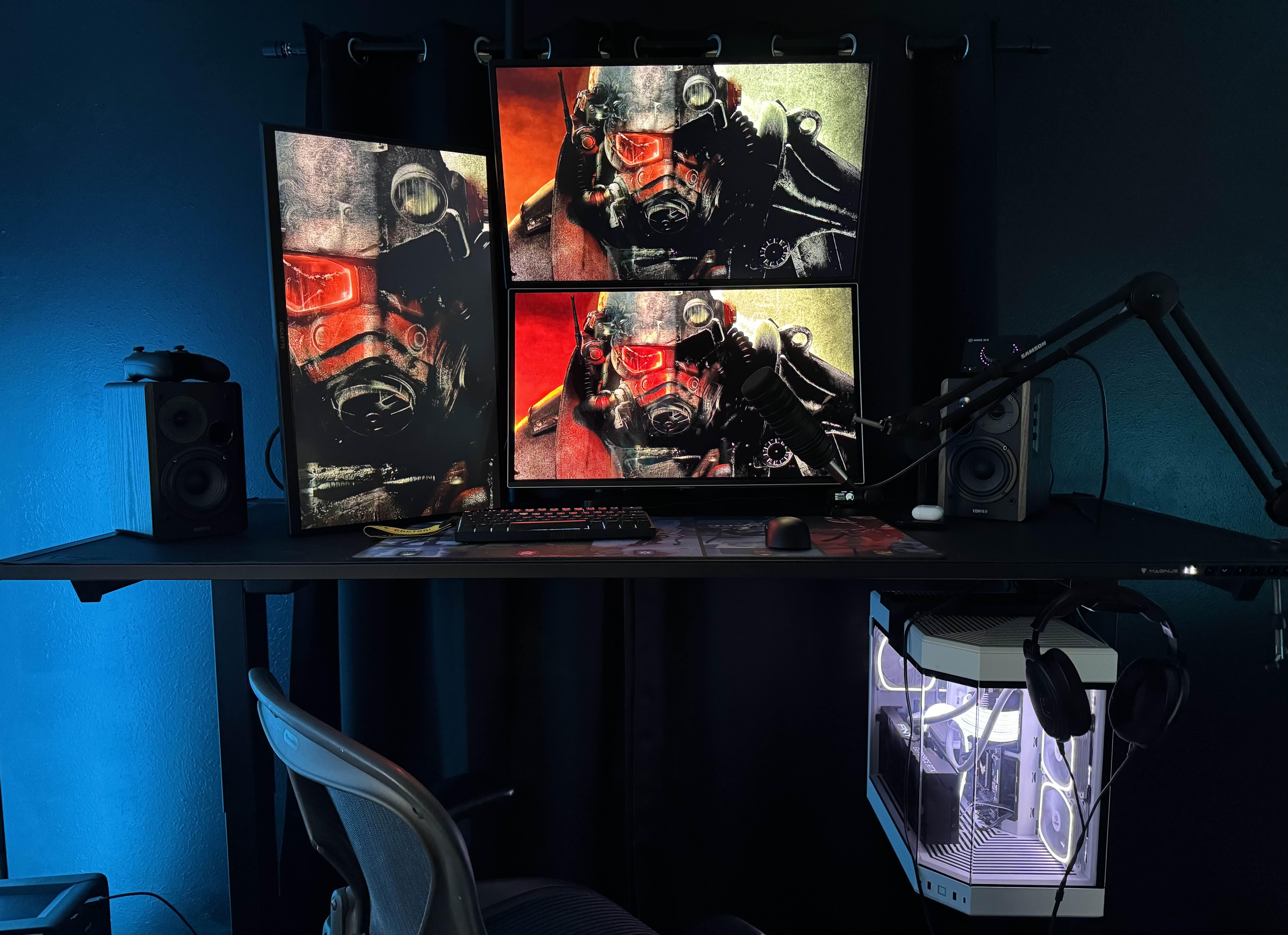 My work/play setup. | Scrolller