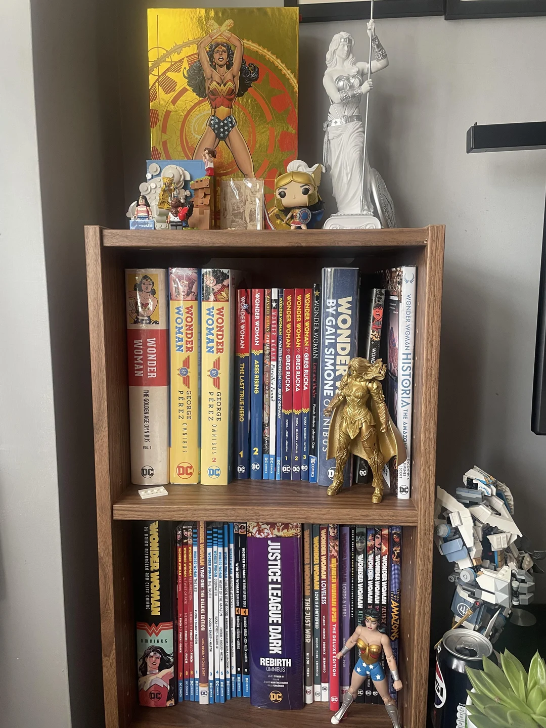 My Wonder Woman shelf after adding the JLD omni | Scrolller