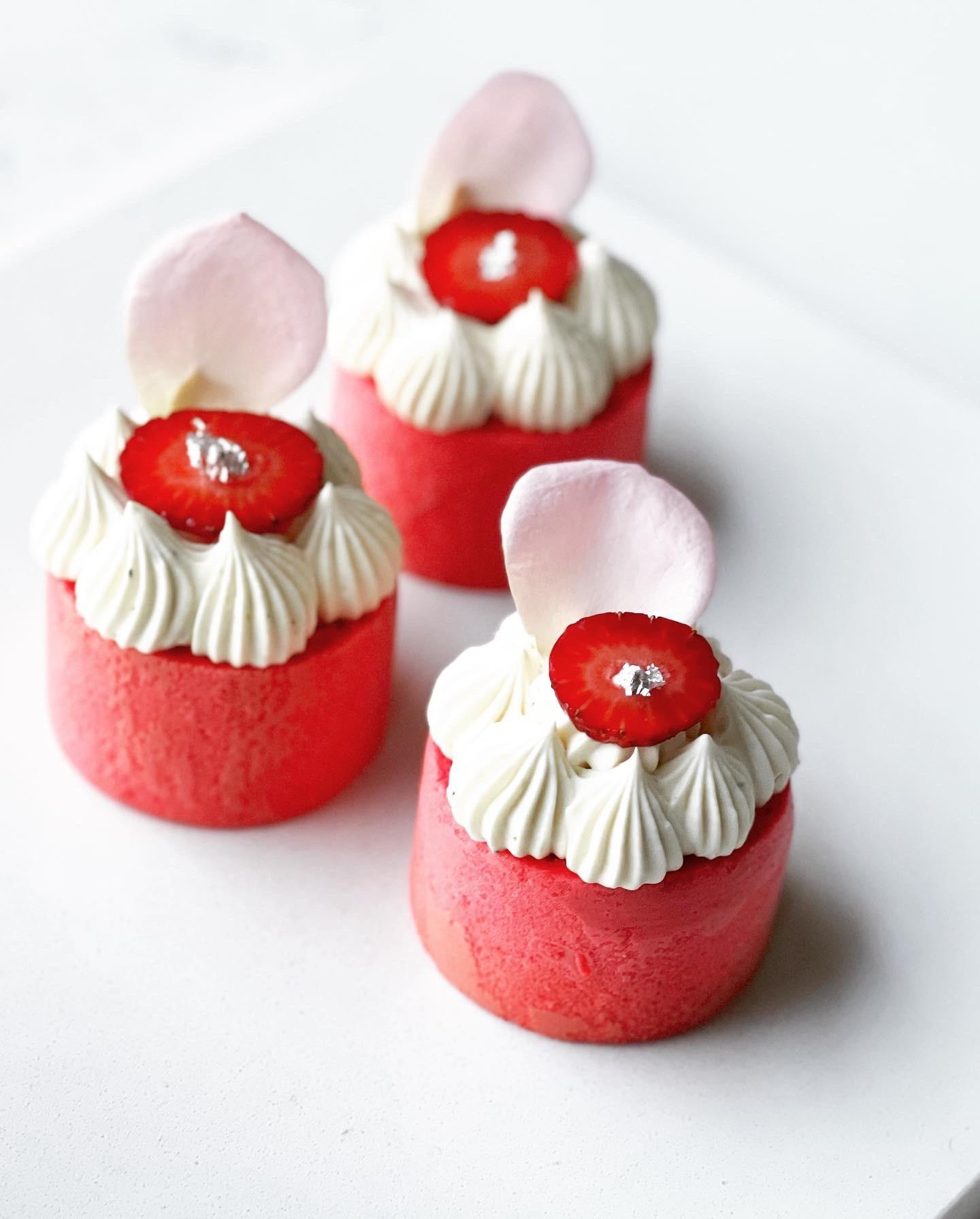 [pro/chef] The Strawberry Shortcake. Made with love. A pinky red Japanese Joconde biscuit ...