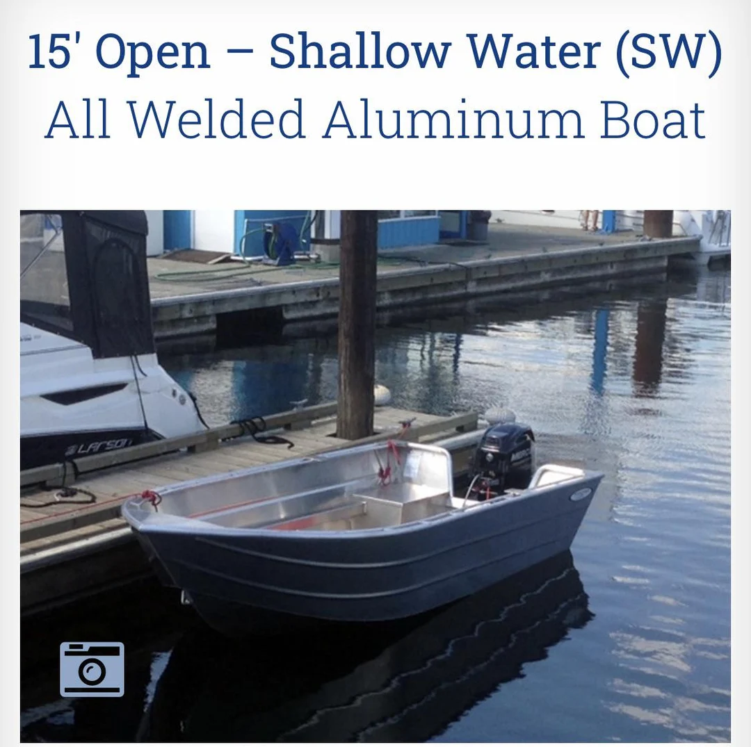 Small fishing boat | Scrolller