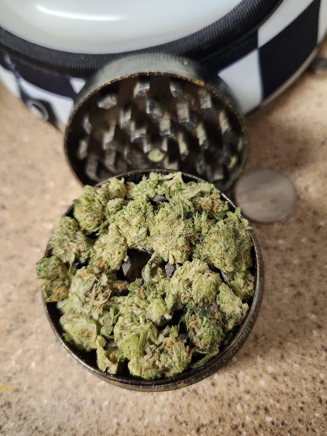 How do you guys like to grind your weed? | Scrolller