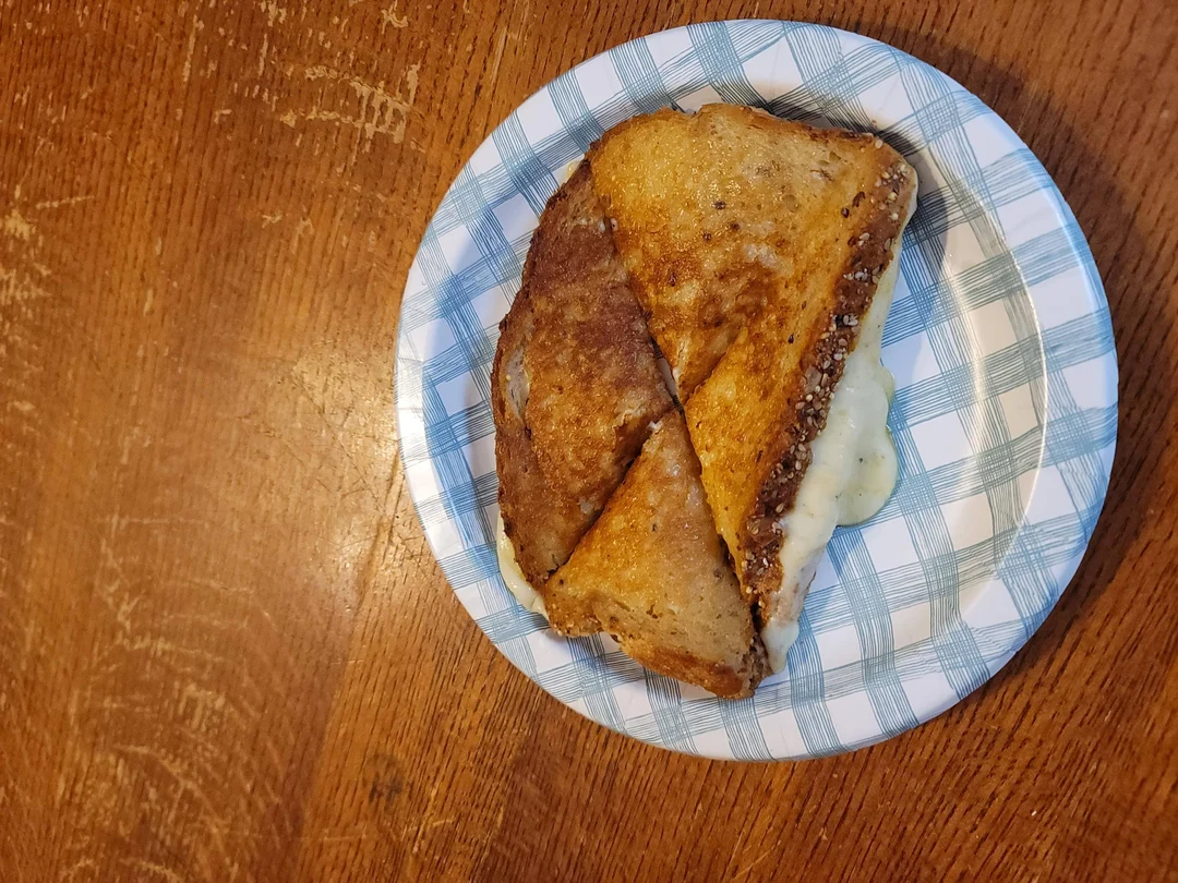 Mutigrain bread with mayo Havarti and Munster | Scrolller