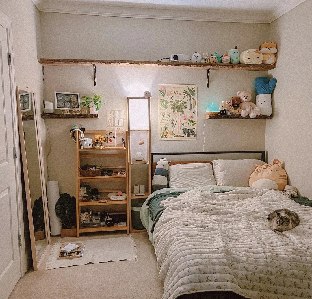 first time posting haha, here's my college bedroom :) | Scrolller