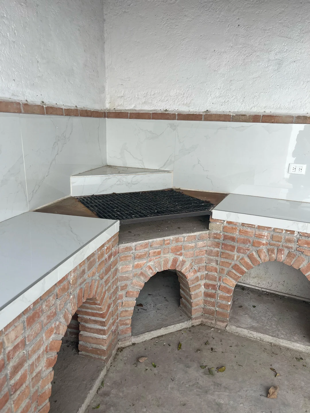 How to use this outdoor grilling area? | Scrolller