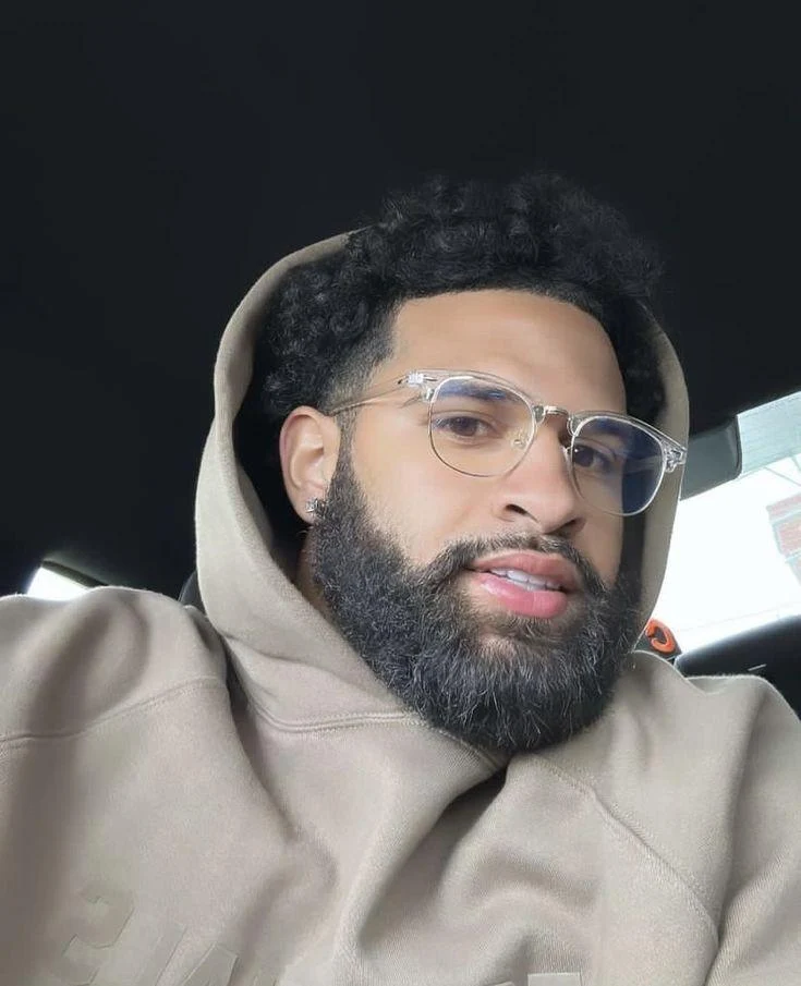 Can somebody please identify this exact model? I truly appreciate you, would help a lot | Scrolller