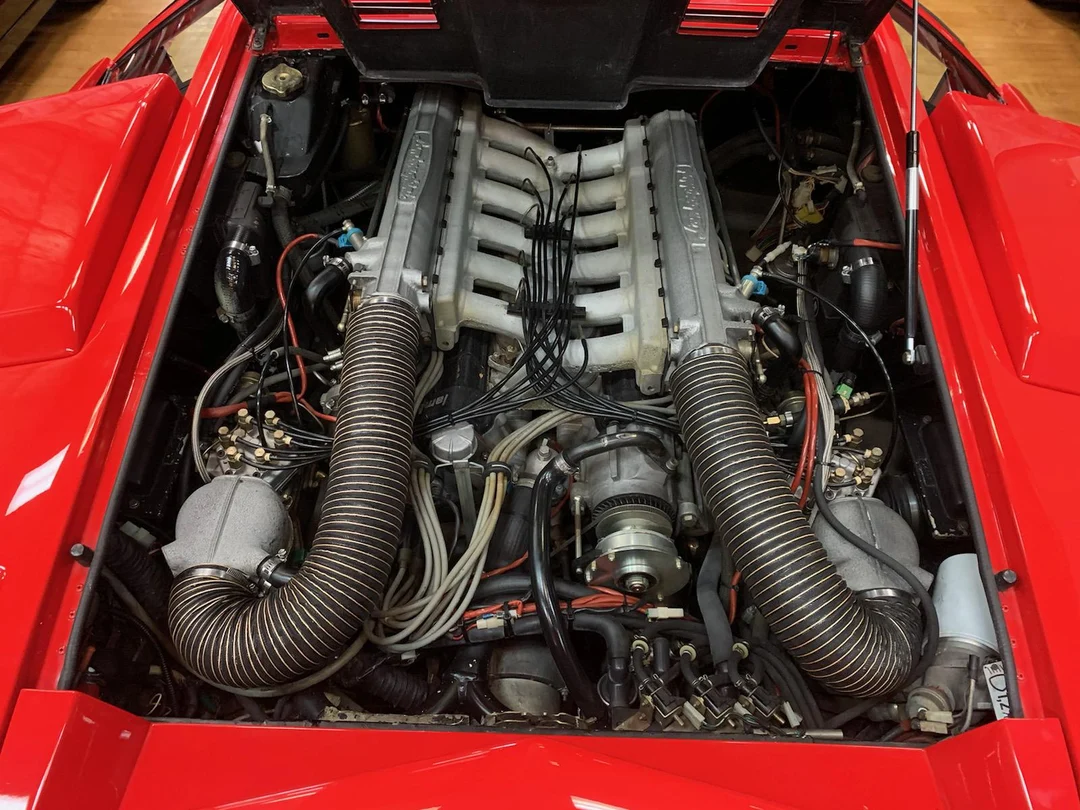 1988.5 Lamborghini Countach Engine Bay V12 Fuel Injected [1600x1200] | Scrolller