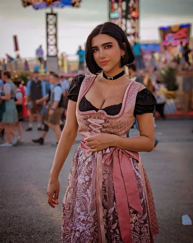 Oktoberfest & Dirndl - 100% | Scrolller