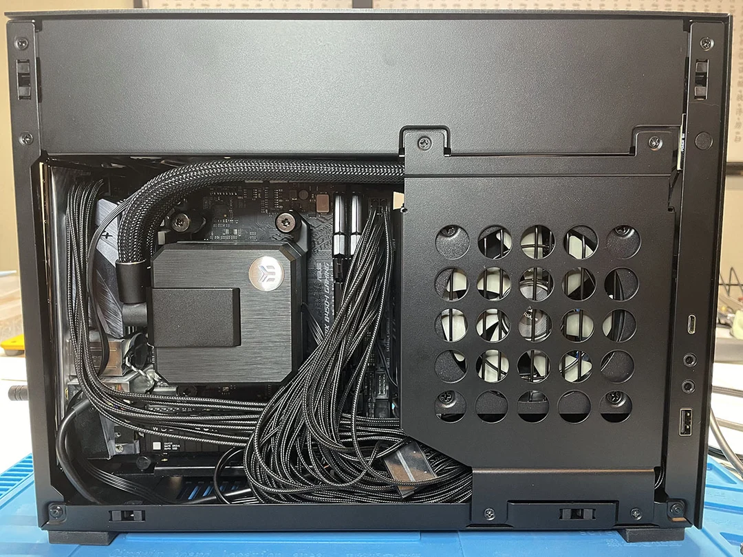 is everyone tired of seeing this case yet? my dan lian li a4-H2O | Scrolller