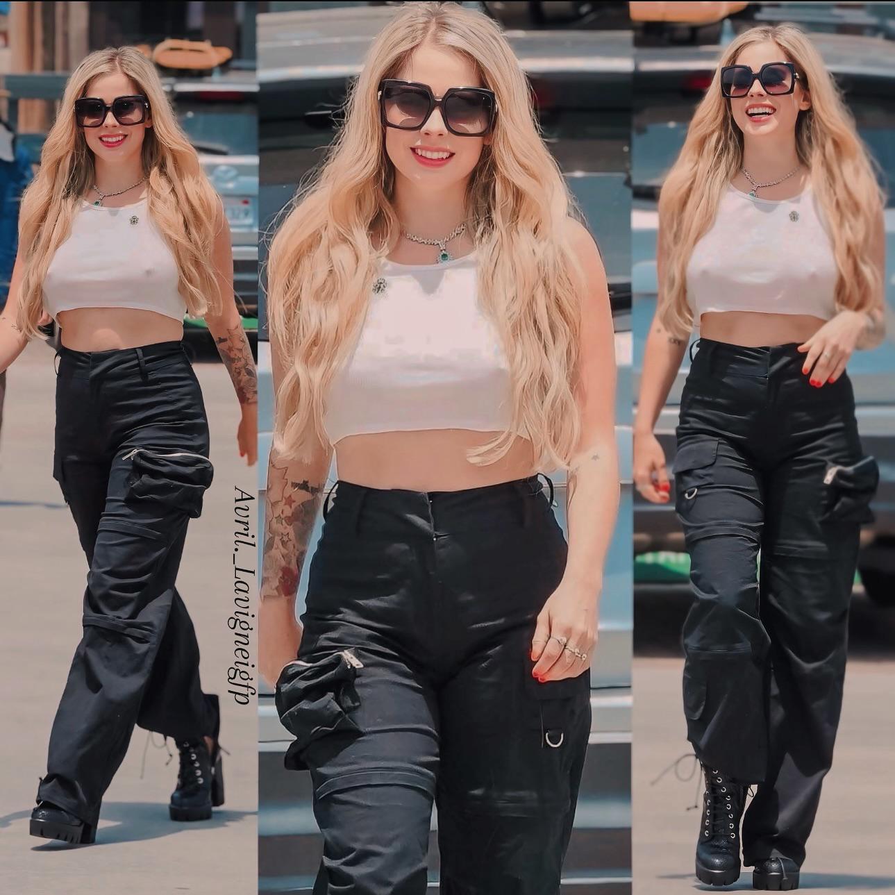 Avril Lavigne Scrolller