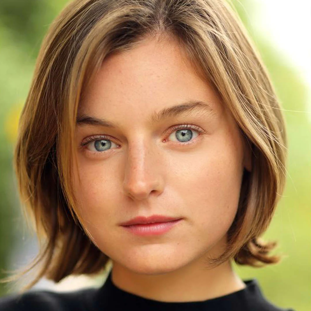 Emma Corrin | Scrolller