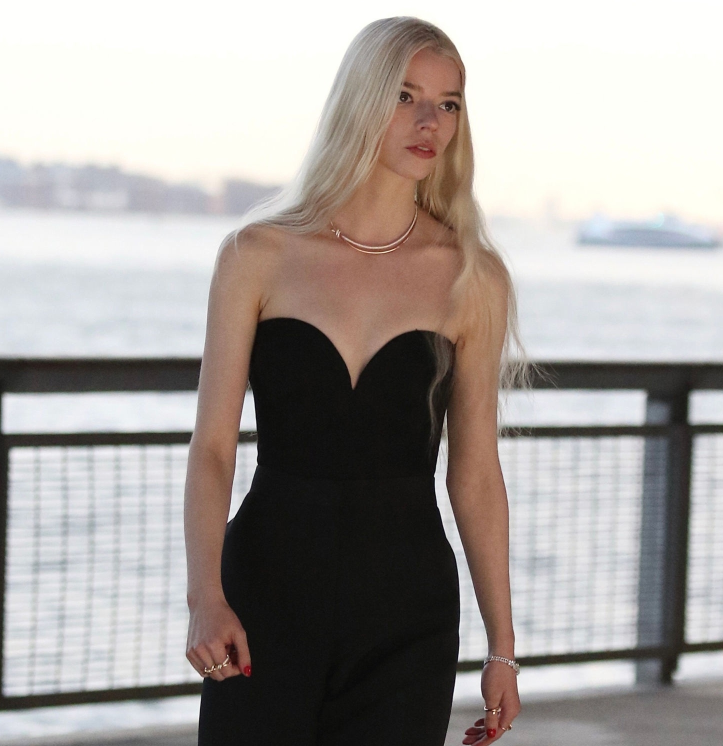 She has a powerful aura. | Scrolller