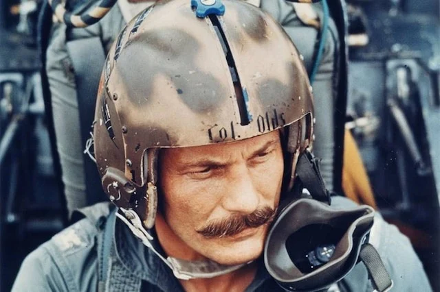 USAF ‘triple ace’ fighter pilot Robin Olds. He had 17 victories in WW2 & Vietnam. | Scrolller
