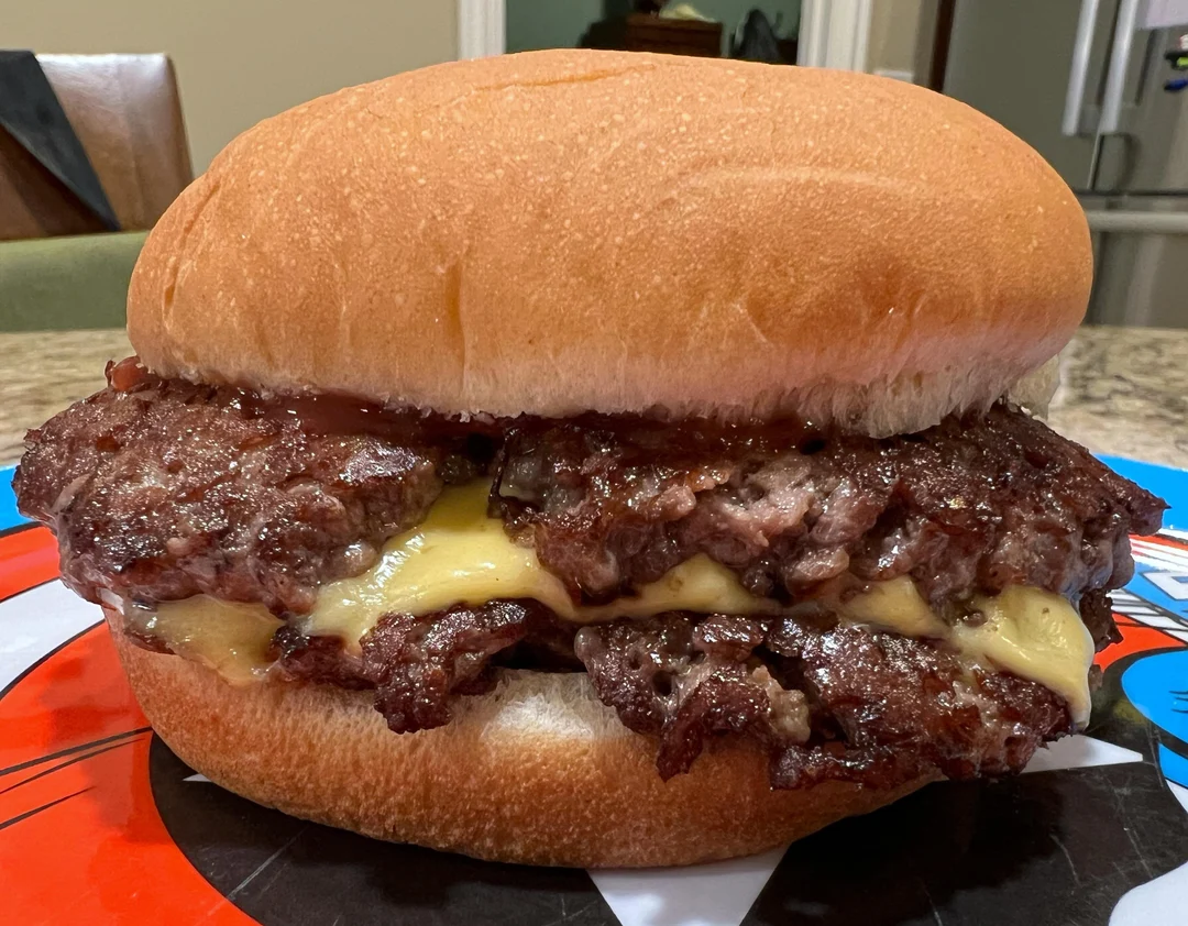 Just a simple Cheeseburger | Scrolller
