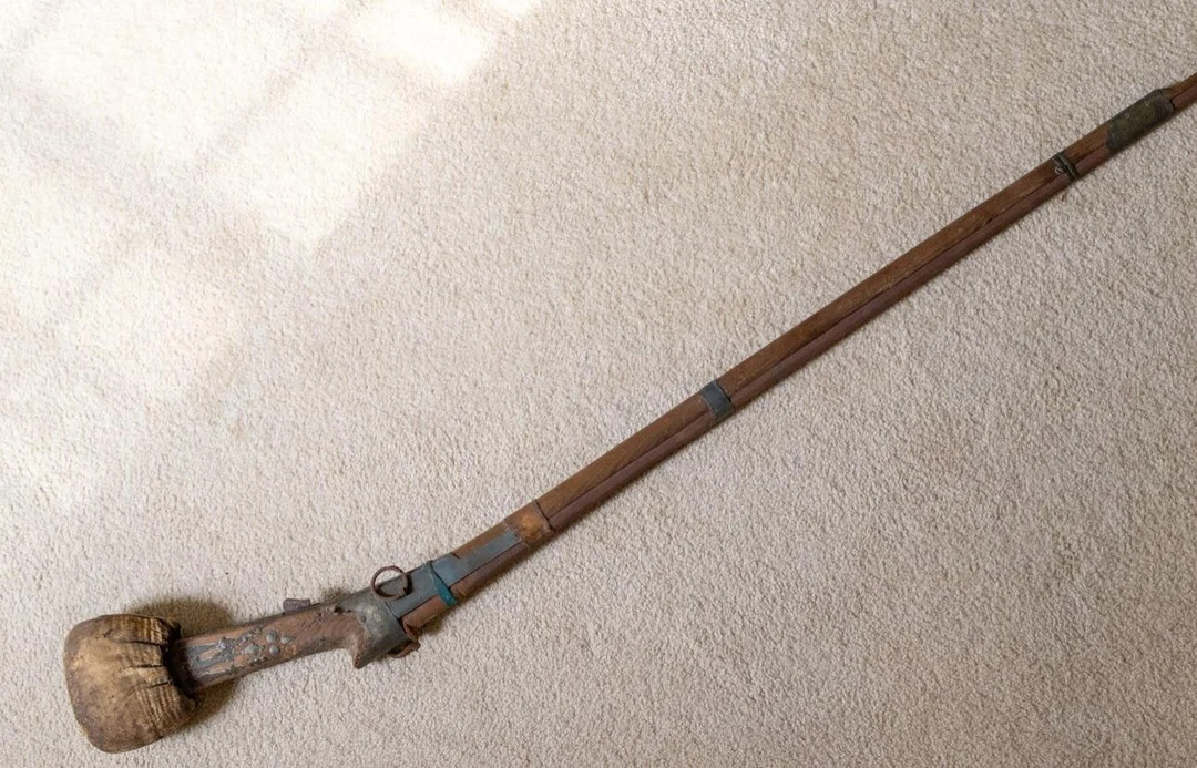 Identification please. | Scrolller