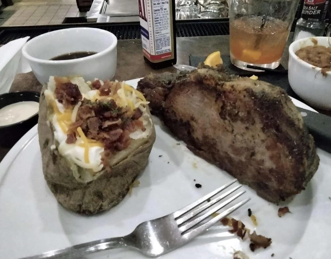 Well-done prime rib that my friend ordered 😐 | Scrolller