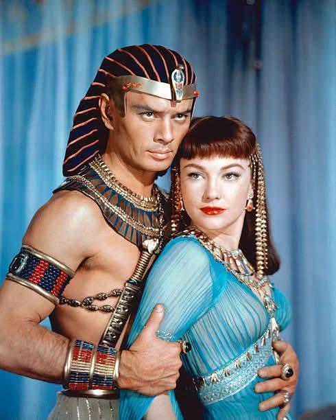 Yul Brynner as Rameses and Anne Baxter as Nefretiri in "The Ten Commandments", 1956 - Directed ...