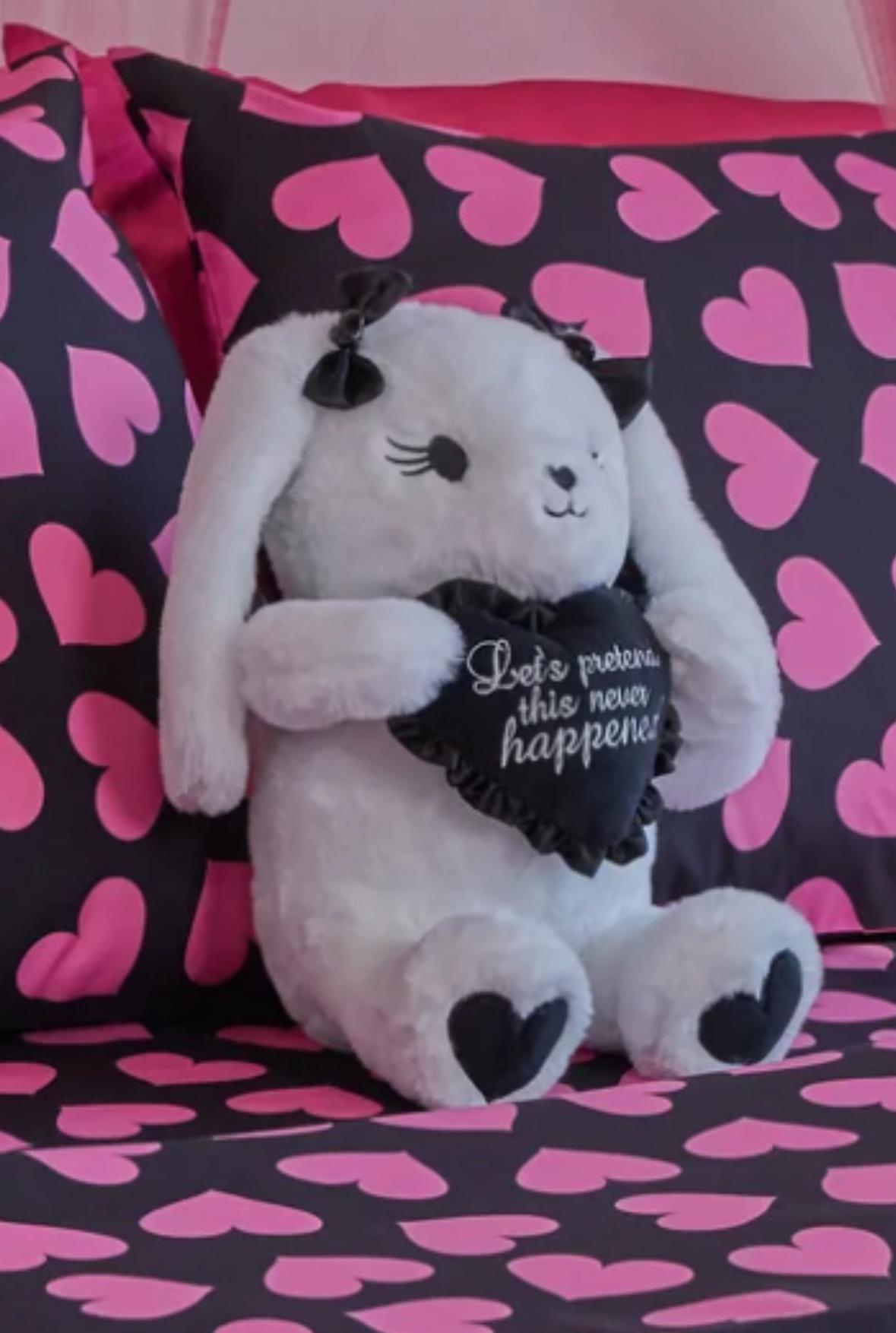 Does anyone know where to find this rabbit plush ? | Scrolller