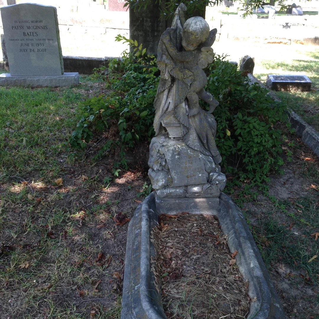 Child’s grave LR, AR | Scrolller