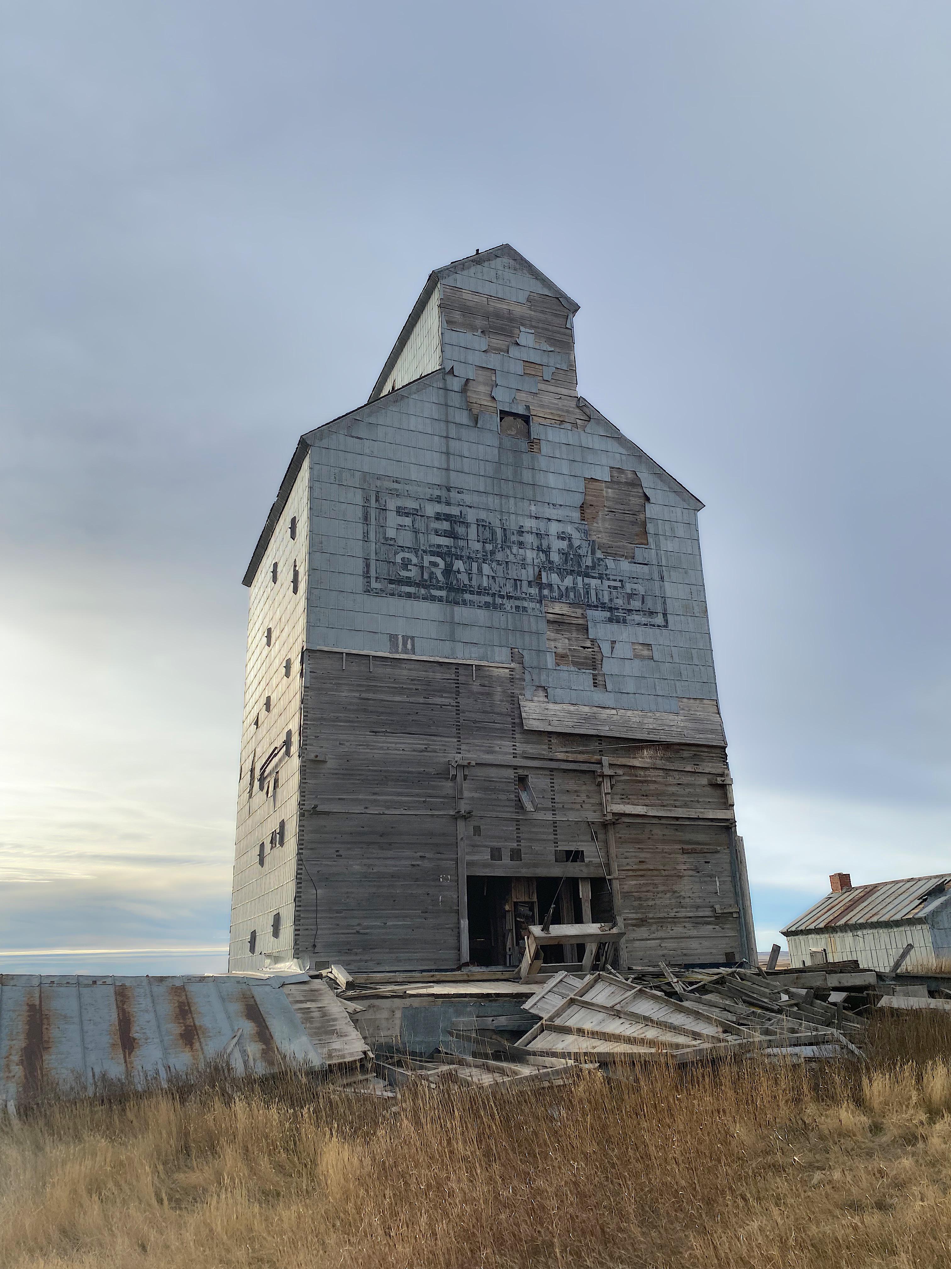 Moreland Federal Grain Elevator, Saskatchewan [OC] | Scrolller