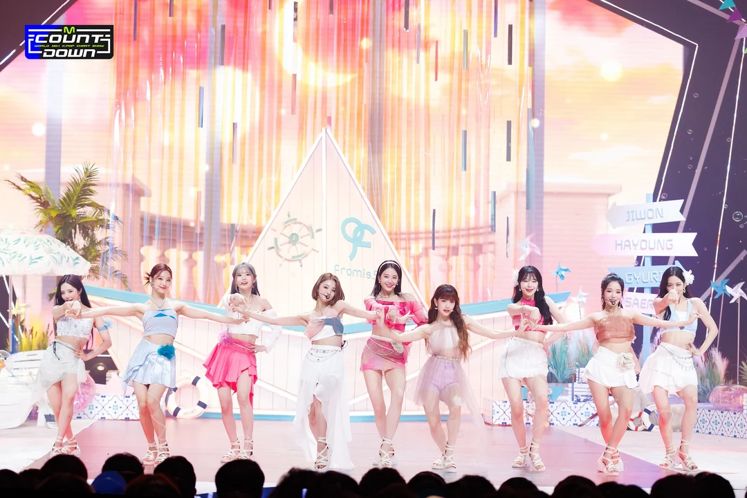 fromis_9 - Nagyung, Chaeyoung, Hayoung, Saerom, Gyuri, Jisun, Seoyeon, Jiwon and Jiheon | Scrolller