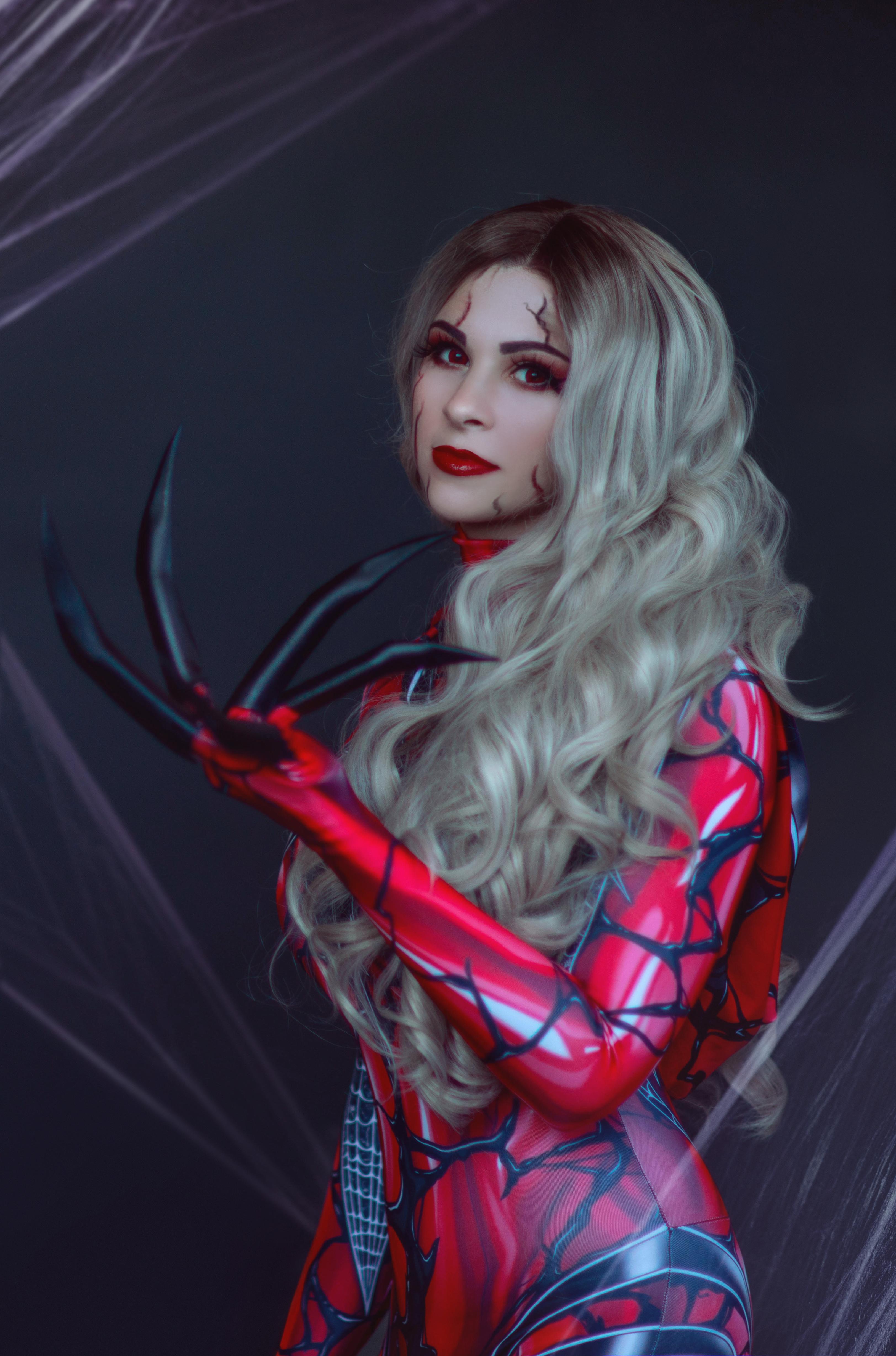 Gwen Carnage cosplay by Yuna Kairi | Scrolller