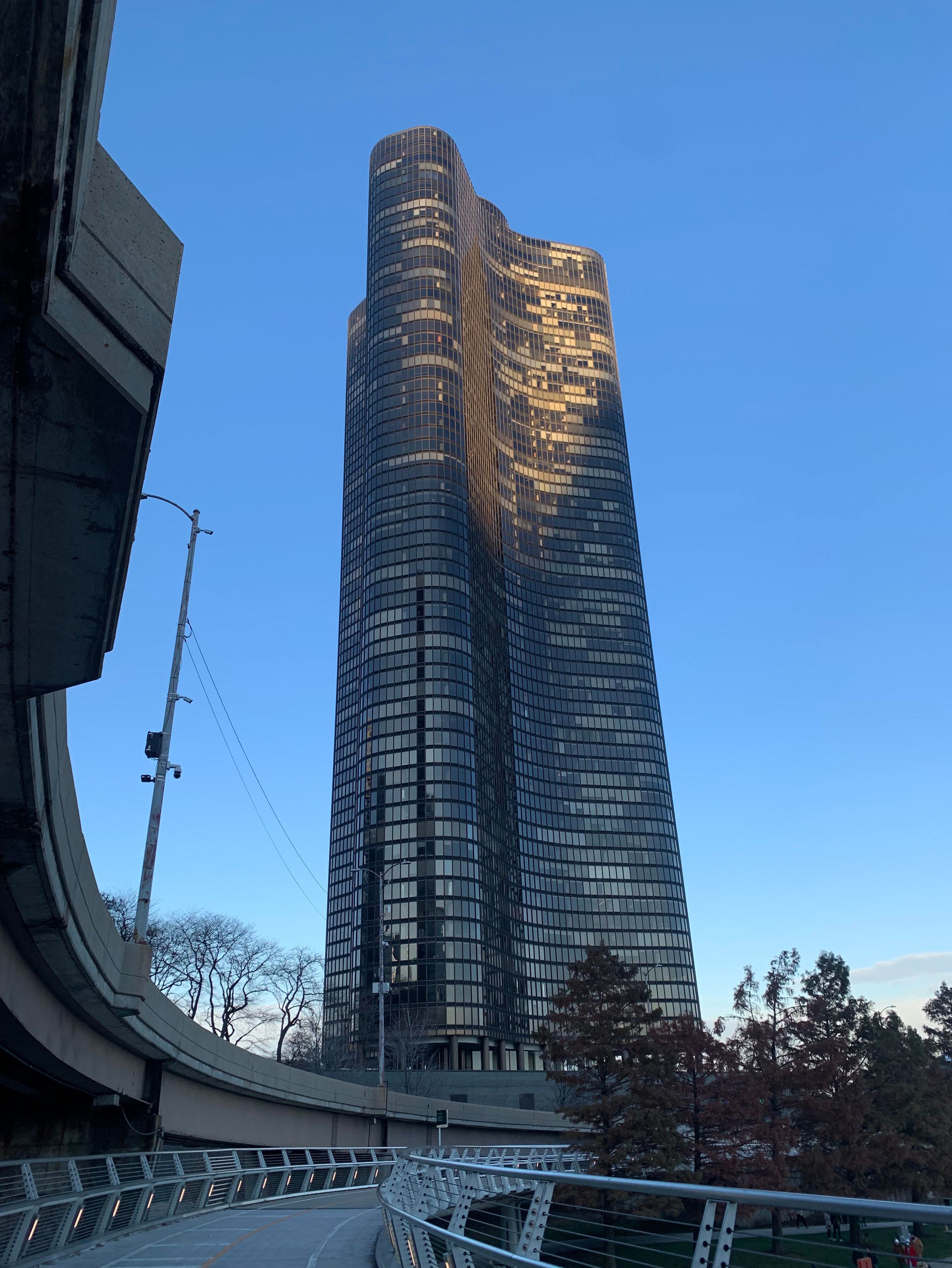 Lake Point Tower, Chicago [OC] | Scrolller