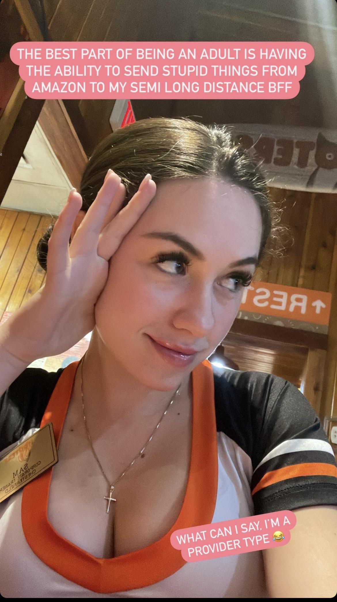 Waitress Annabelle | Scrolller