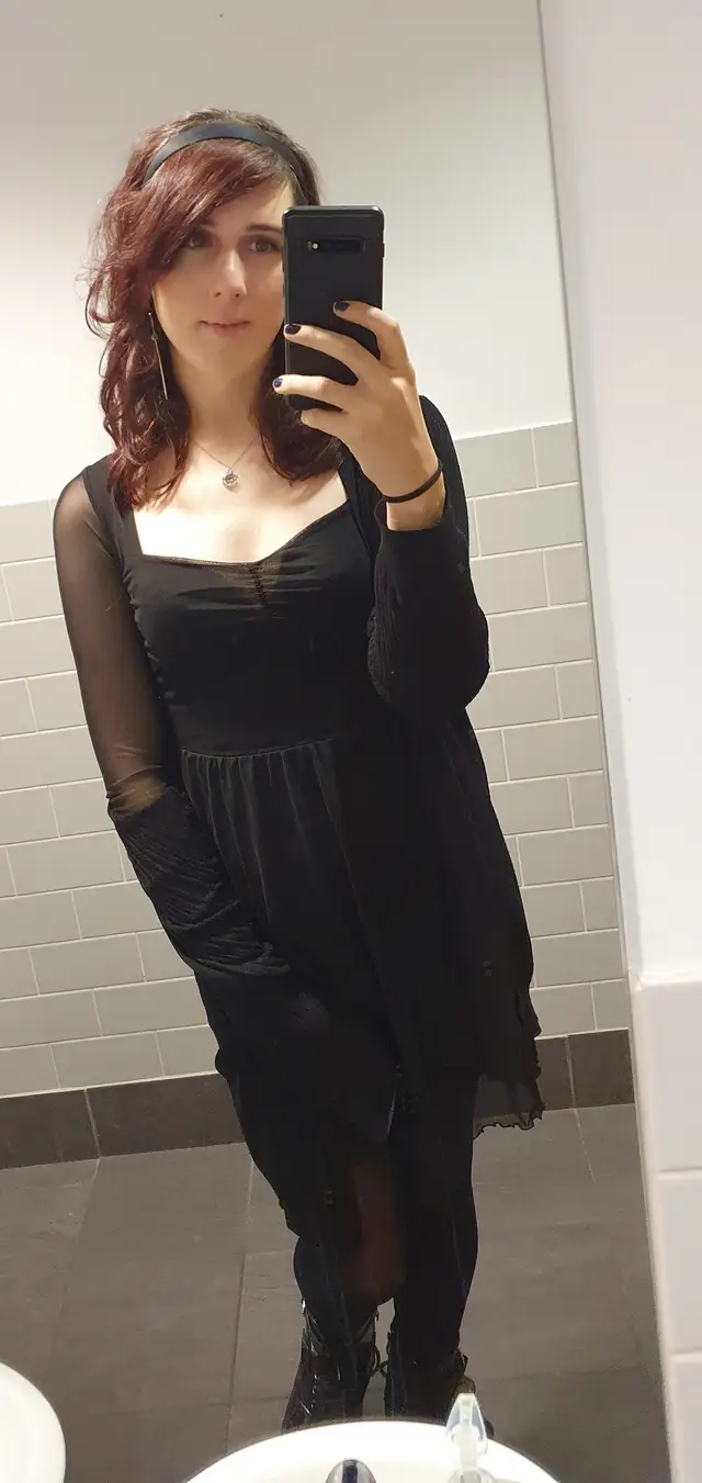 Spicing up the 9 to 5 with a bit of dark allure 😉🖤 | Scrolller