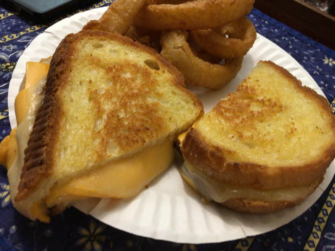 Grilled Cheese with baked Onion Rings | Scrolller