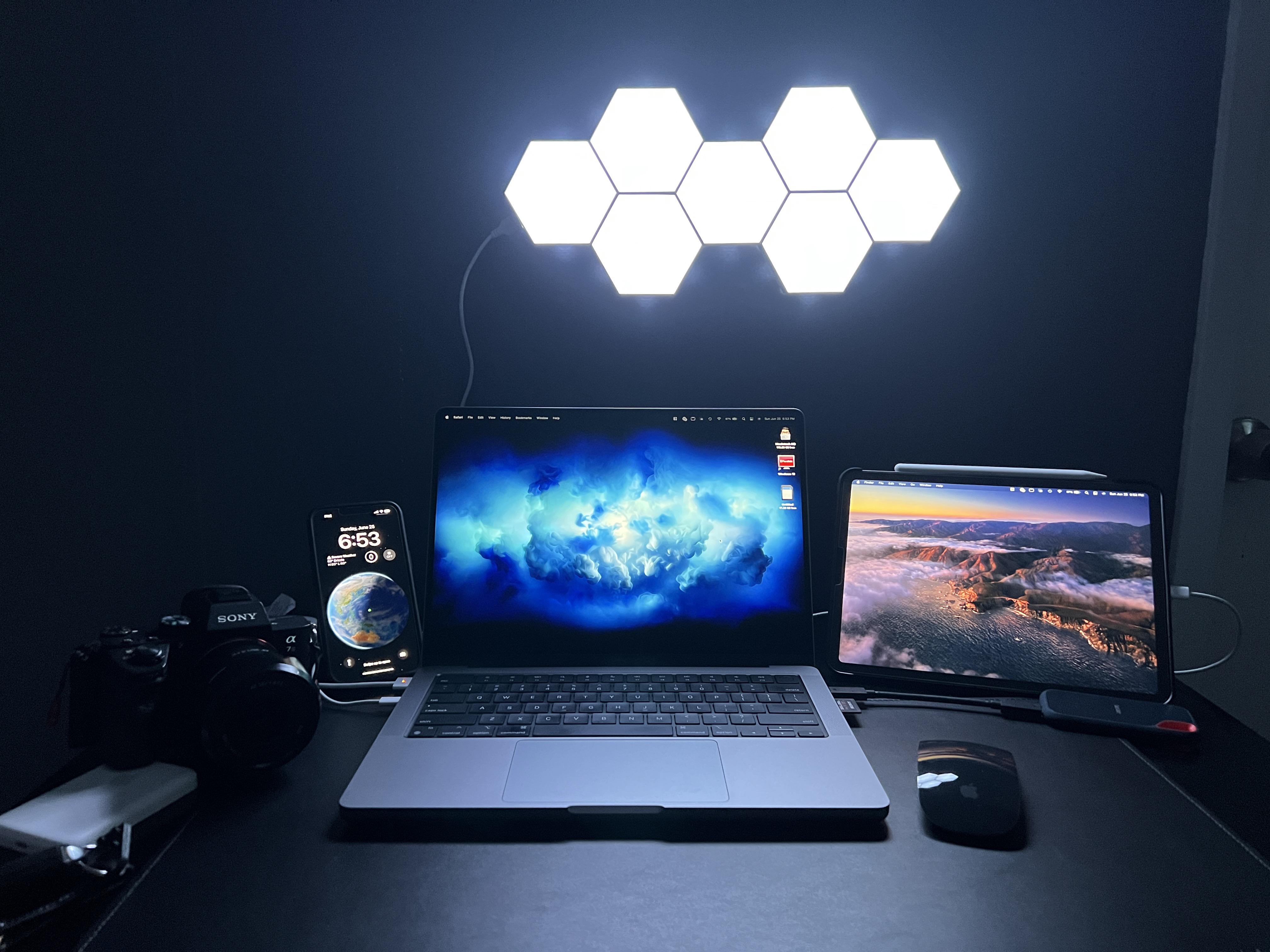 MacBook Pro 14” + iPad Pro 11” Sidecar Desk setup | Scrolller