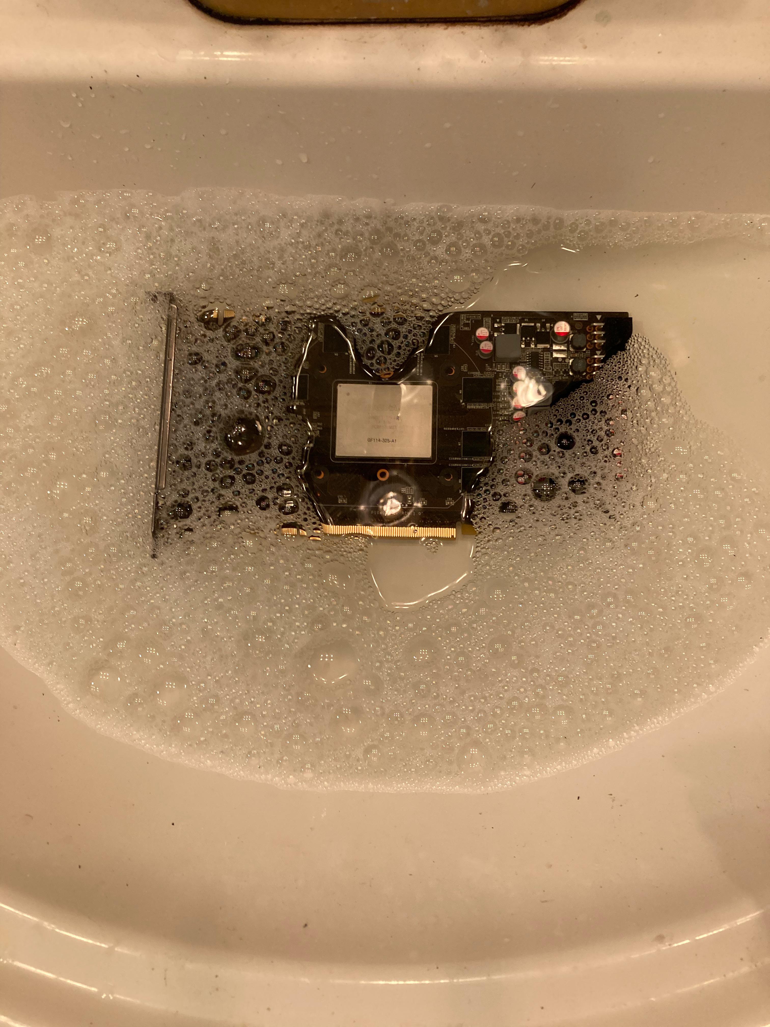 How to CORRECTLY clean your gpu | Scrolller