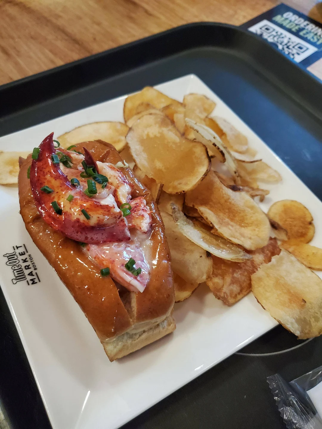Hot lobster roll @ Cusser's in Boston | Scrolller