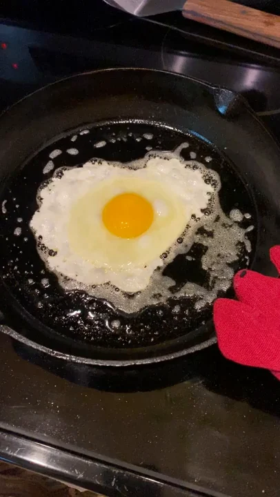 Gratuitous slidey eggs post. | Scrolller