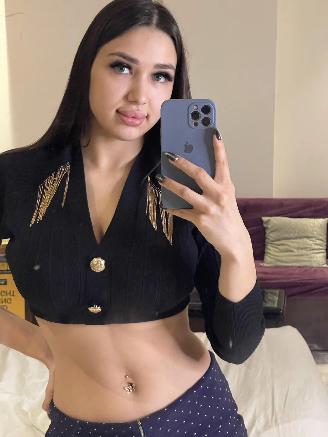 Mirror selfie | Scrolller