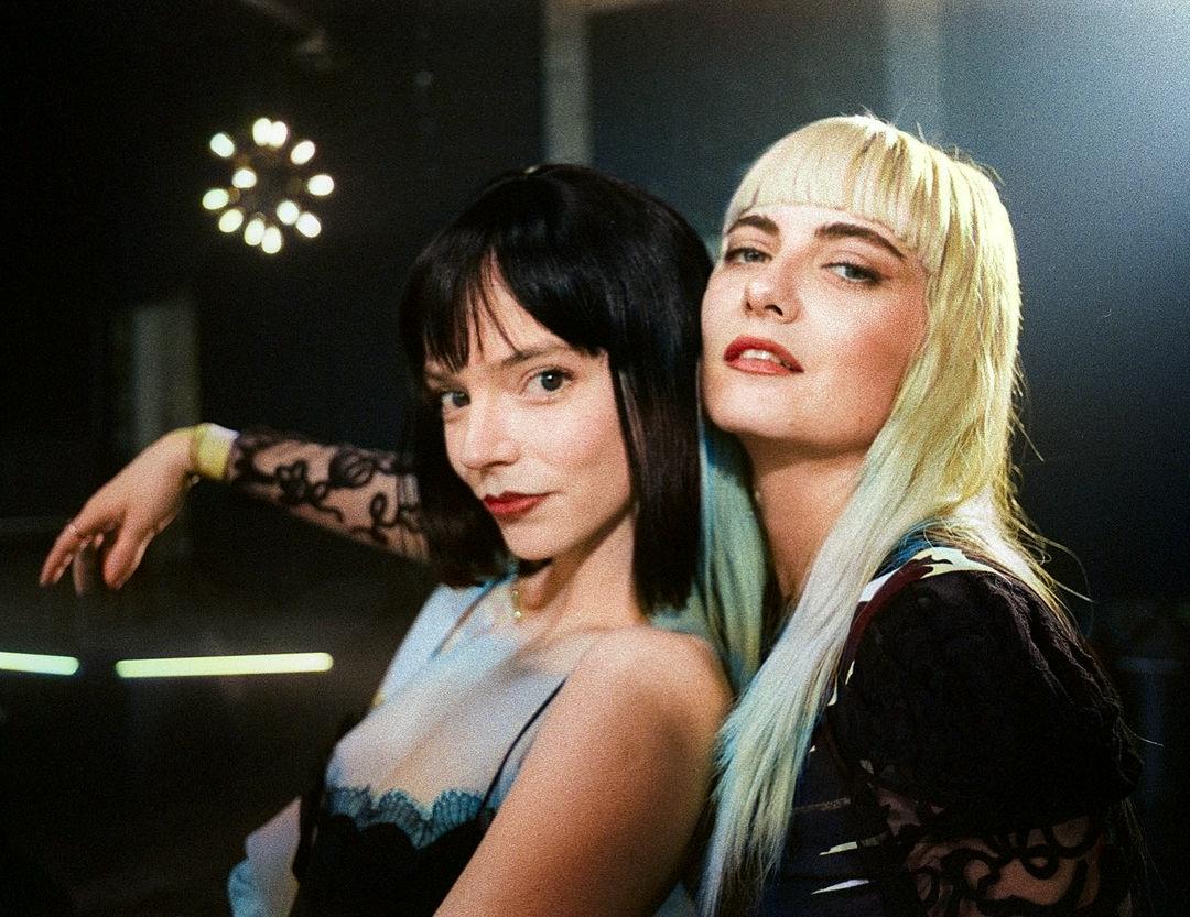 Black wig | Scrolller