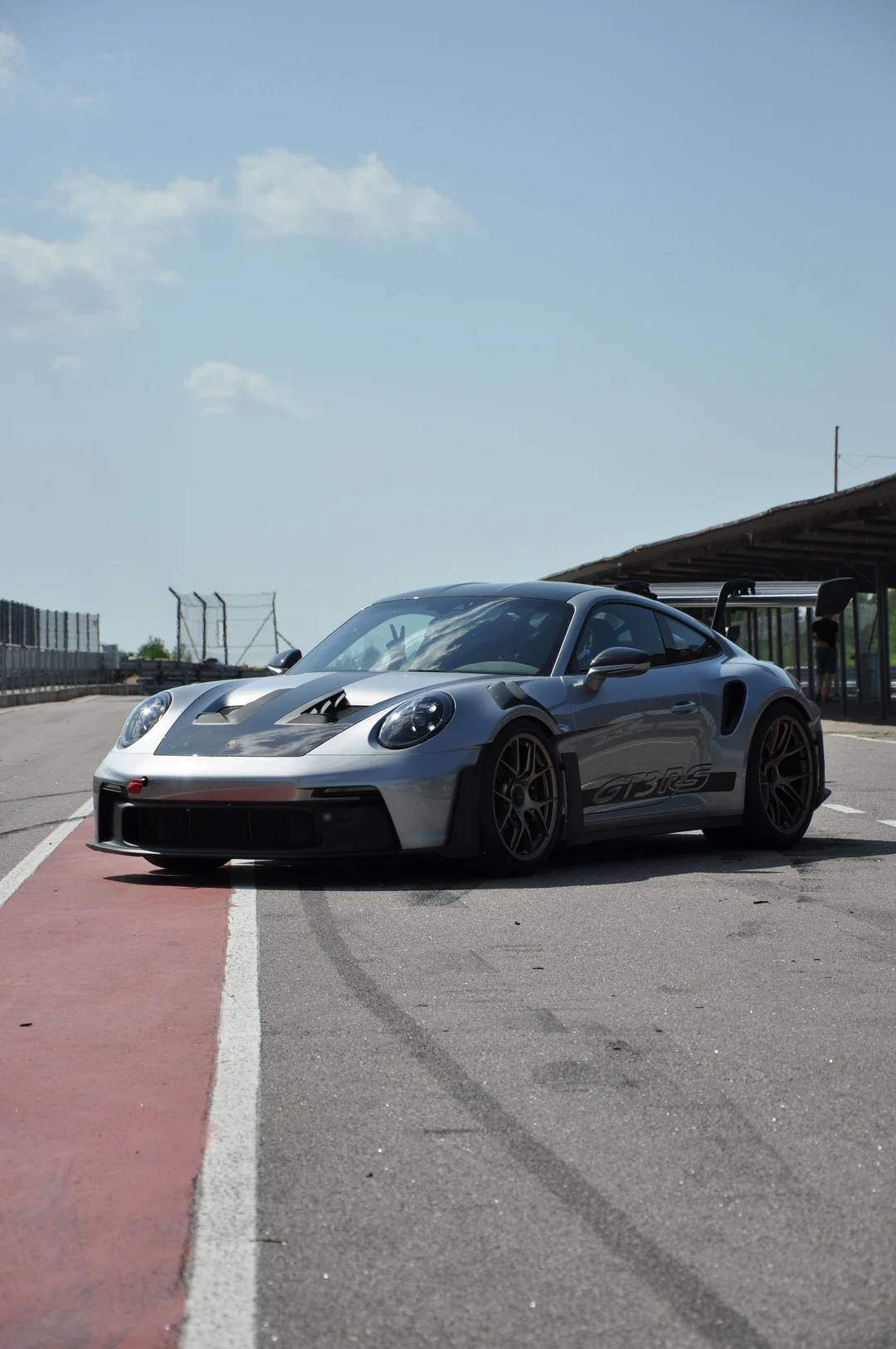 Porsche 911 992 GT3 RS [2848x4288] | Scrolller