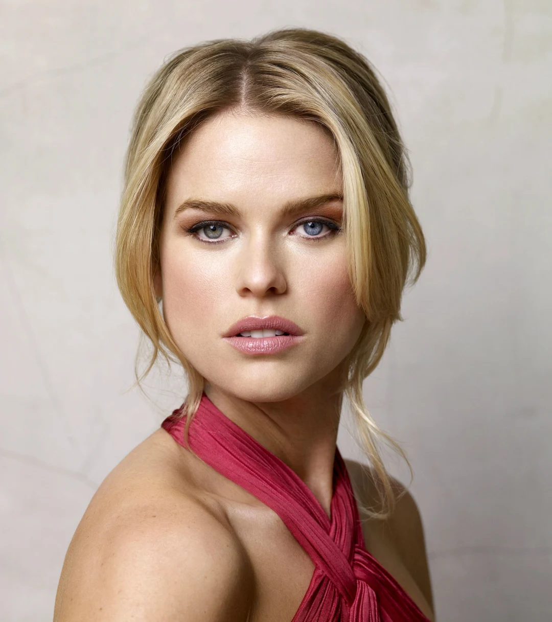 Alice Eve | Scrolller