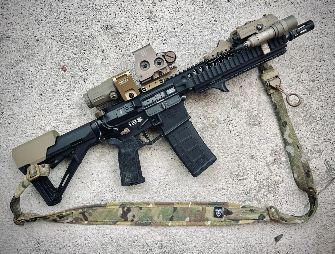 This two tone scheme is growing on me. | Scrolller