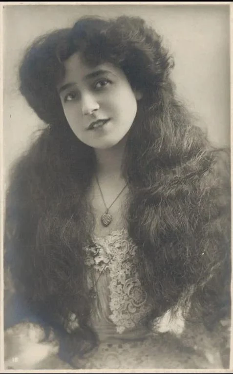 Actress Madge Crichton, circa 1900 | Scrolller