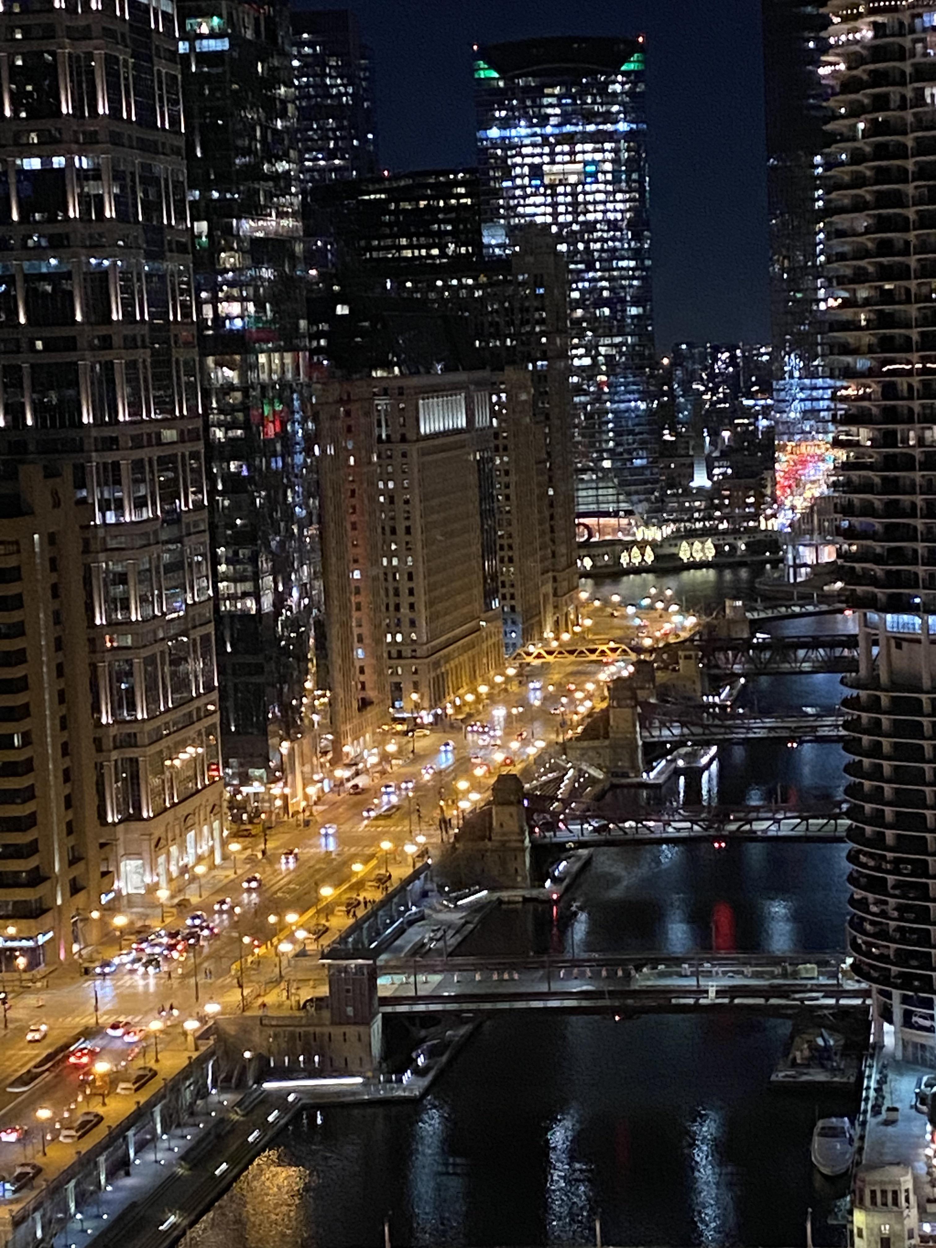 Downtown & Chicago River | Scrolller