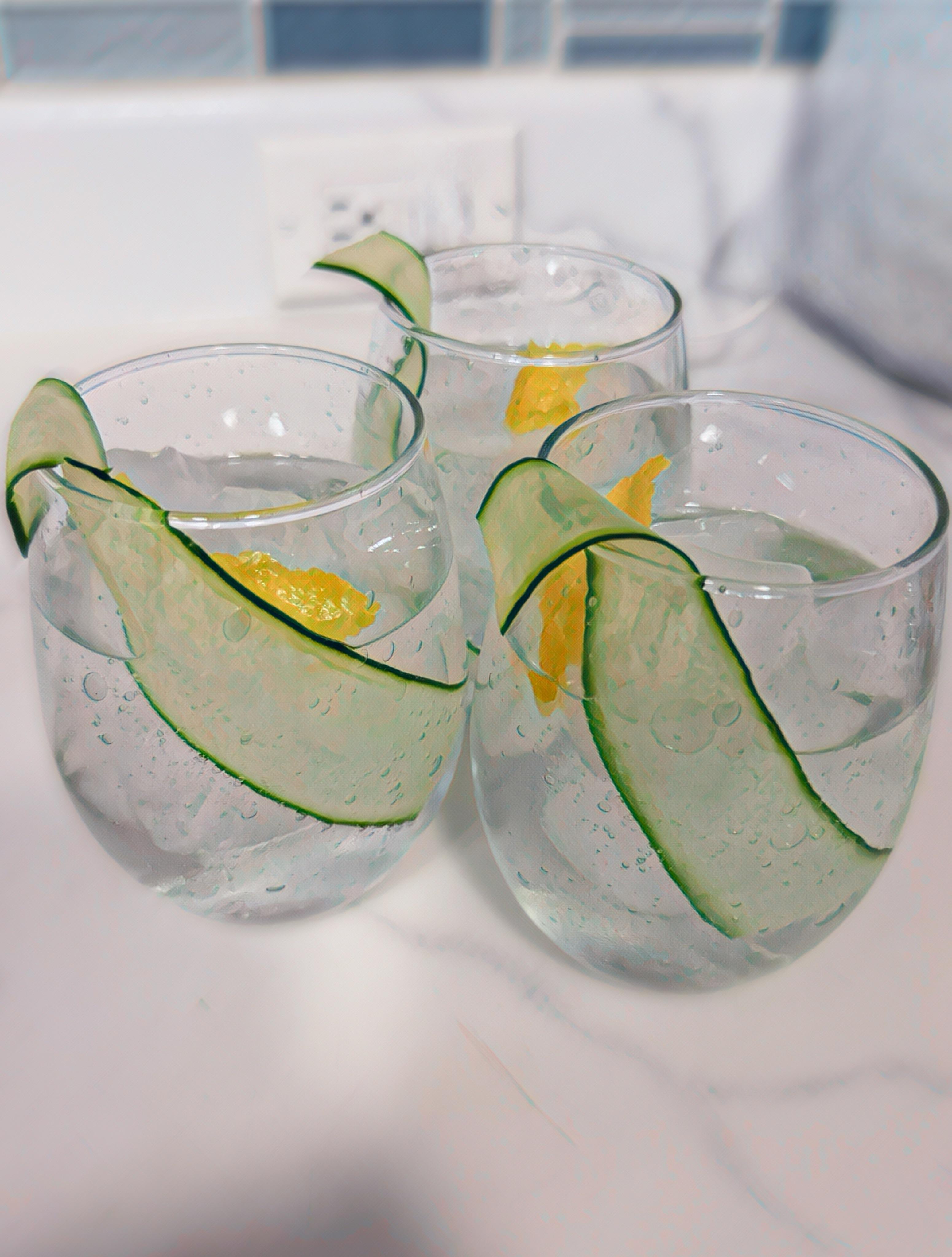 Right on Cue-Cumber G&T | Scrolller