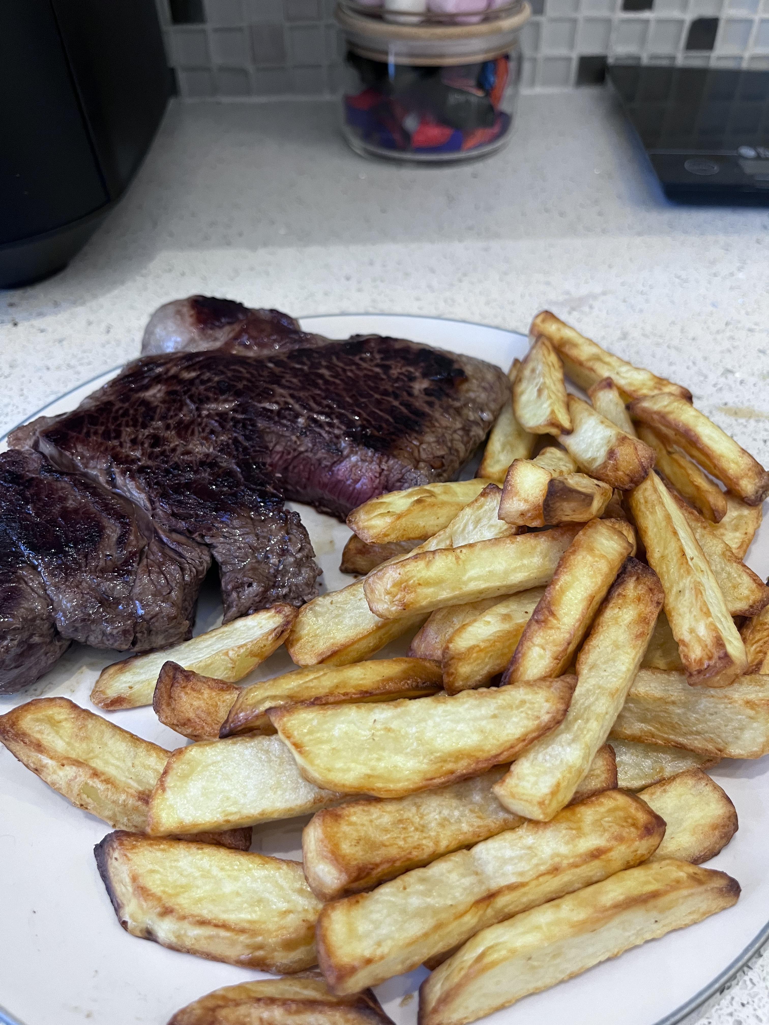 [homemade] big daddy rump steak with my attempt at homemade air fried chips check that red ...