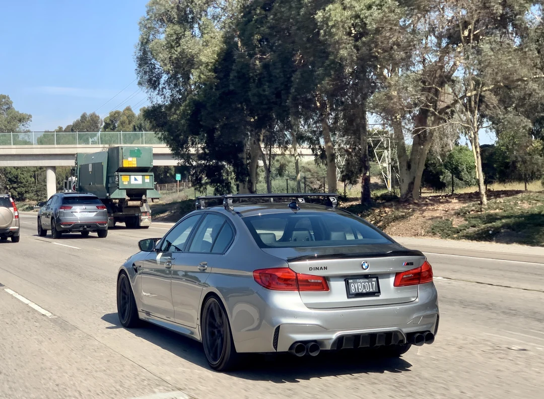 Little spot on the freeway today BMW M5 [4032x3024] | Scrolller